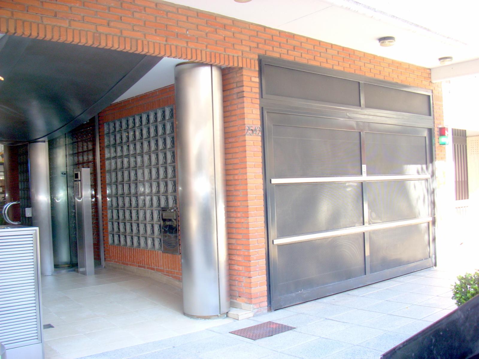 Venta de Cochera Fija descubierta para auto chico o mediano